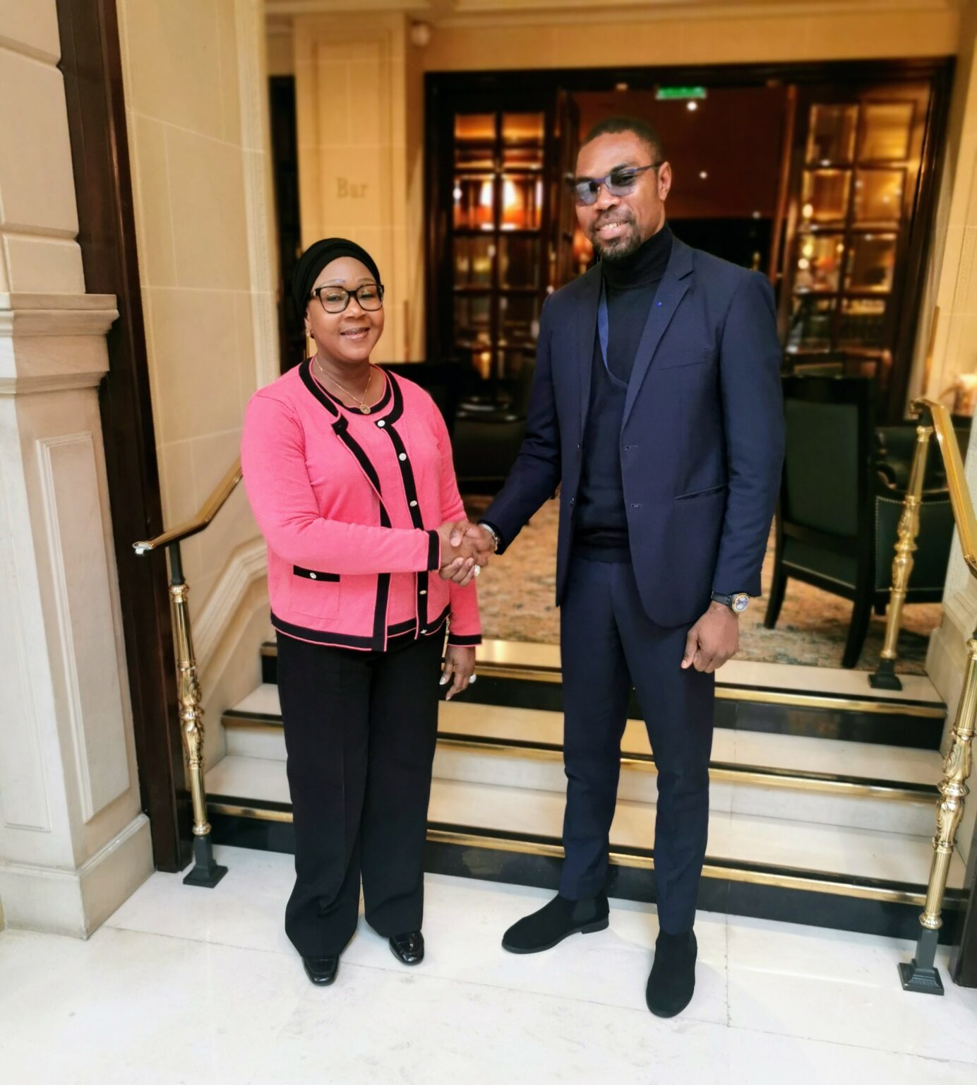 Rencontre de Travail entre le S.E.C et Mme Fatim Bamba, Maire d'Anyama ...